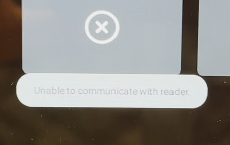 What should I do when my Toast card reader shows a connection issue?
